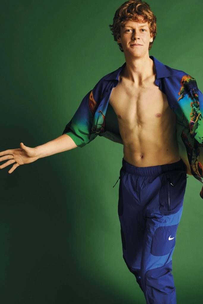 Jannik Sinner já faz produções para a Vogue aos 18 anos